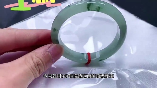 翡翠和玉石的区别哪个价值高