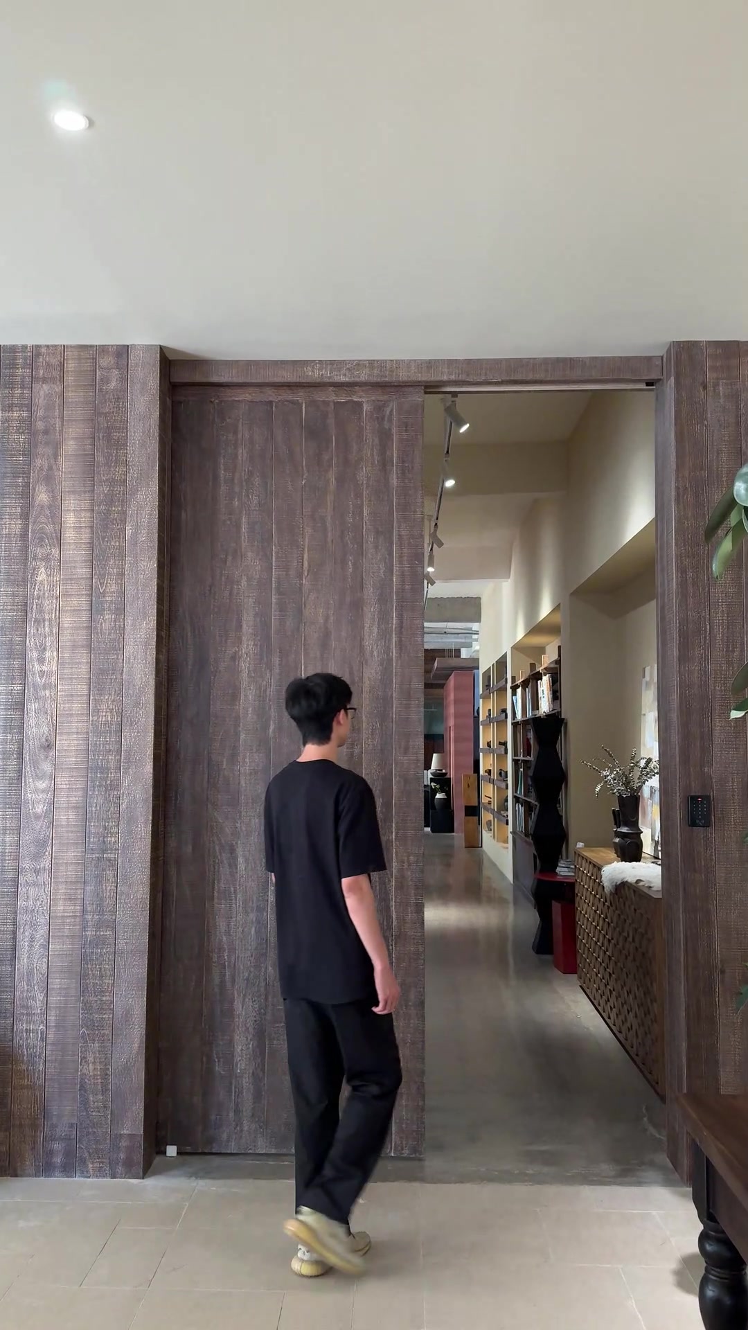 侘寂老木的电动门真的太好用了ߔ� #高级感家装指南 #创作者中心 #...