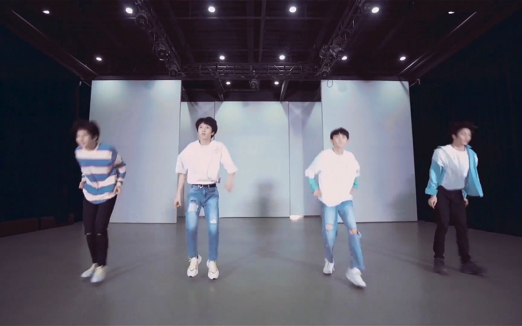 时代少年团 睫毛弯弯 练习室