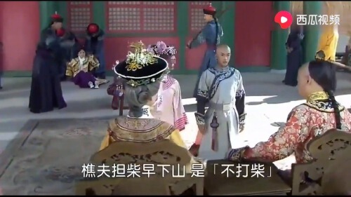 新还珠格格:皇上想杀容嬷嬷,紫薇拿出免死金牌求情,真圣母