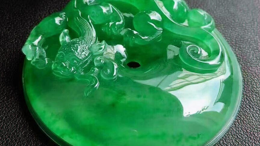 翡翠挂件小知识 长盛不衰的平安扣究竟有哪些门道