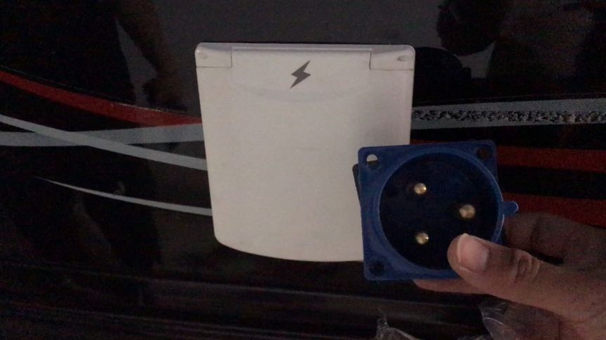 金杯阁瑞斯爆改露营车,市电接口更换