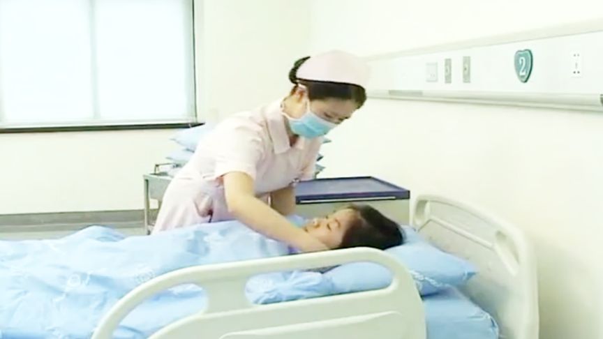 病人经常卧床长了压疮怎么办?看看专业护理人员怎么做就知道了