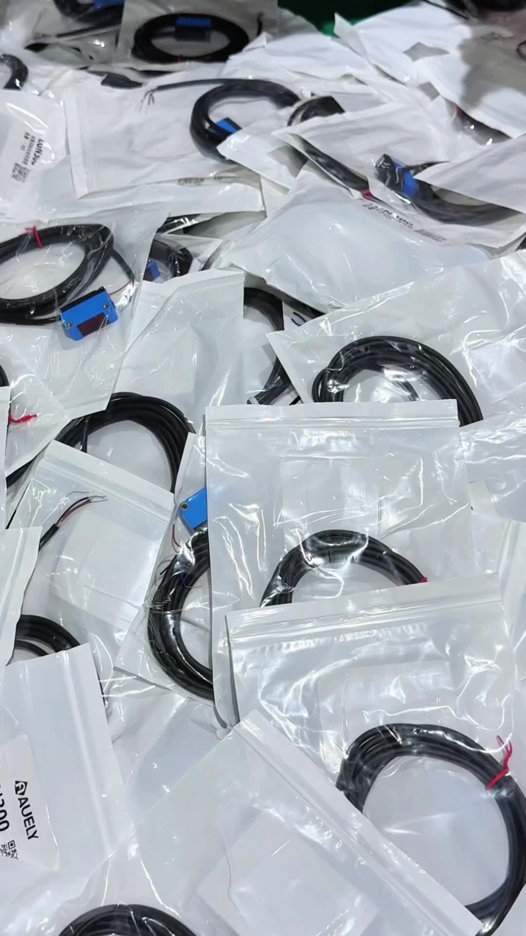 免费送光电传感器,无套路! #传感器 #工控 #自动化 #工厂 #光电开关