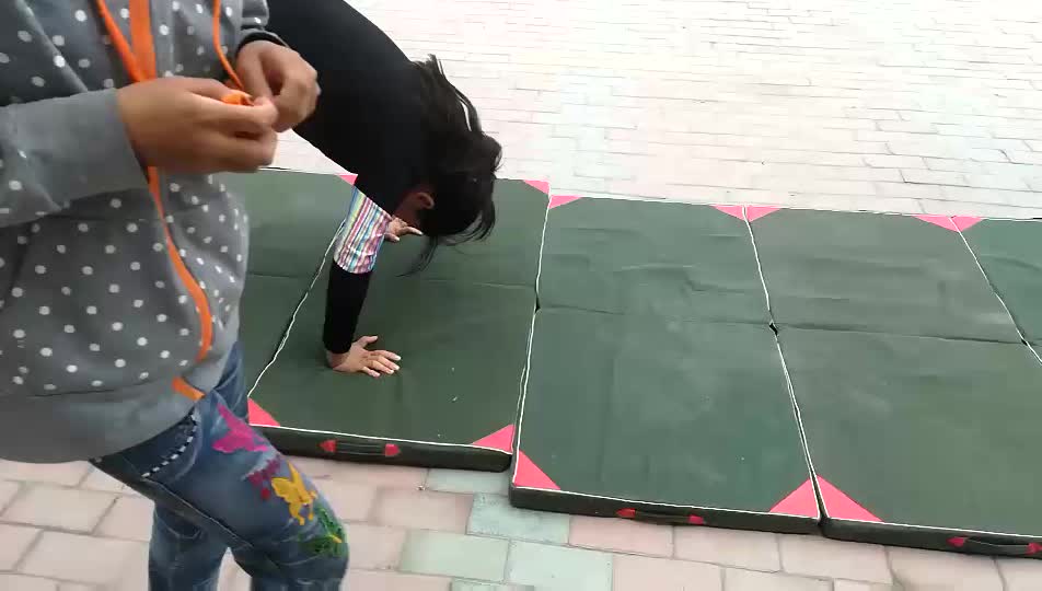 这孩子做的前滚翻,绝了