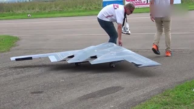 外国人玩航模,这模仿得真精致