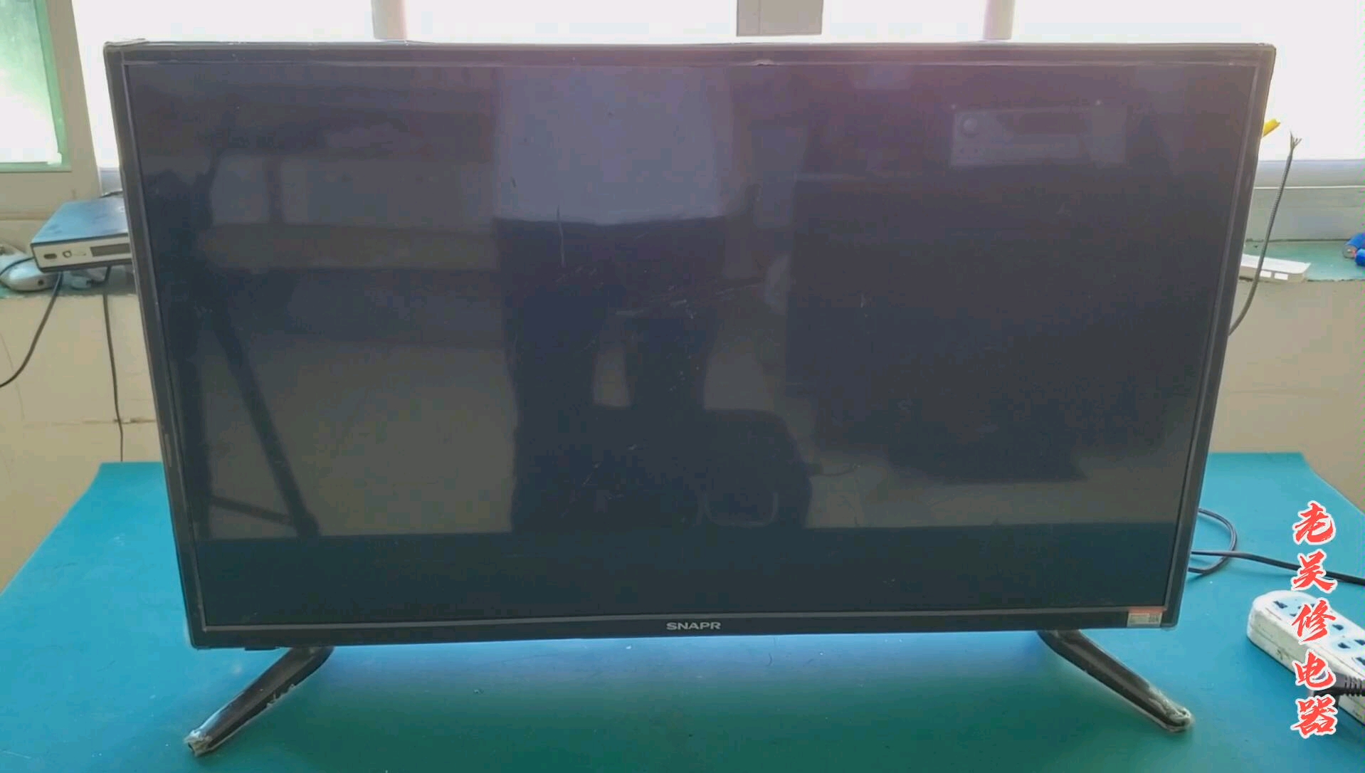 液晶电视黑屏有声音,很多人都以为是大问题,有时换个小零件就好了