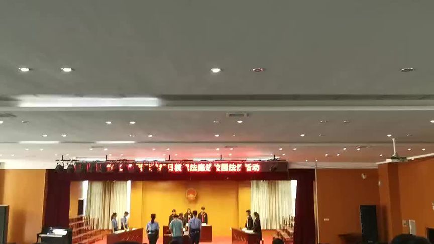 江口法院开展#禁毒 宣传•模拟法庭进校园活动。模拟法庭中