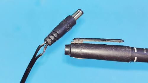 充电器根部断裂,原来用一根笔就能完美修复,不管怎么折都不会断