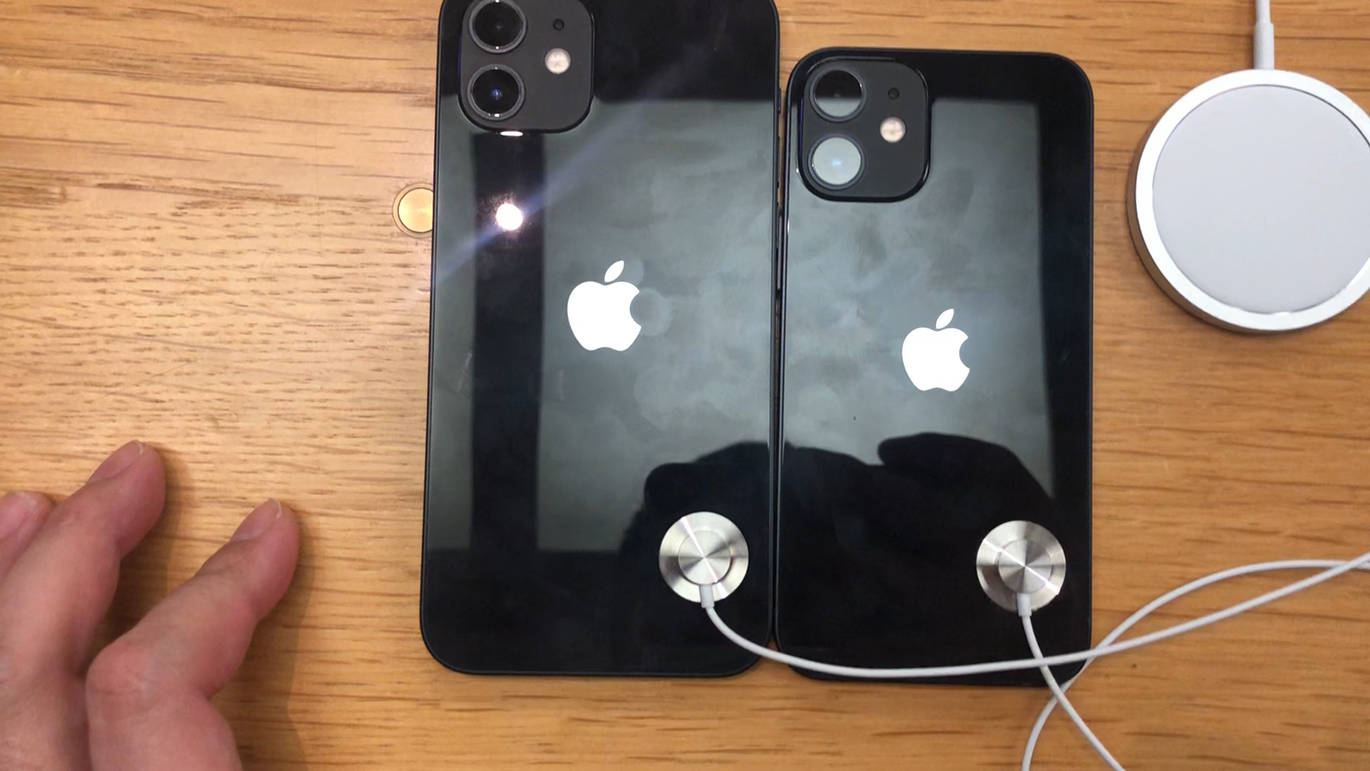 iPhone12 mini和 iphone12大小直观对比加上手体验!