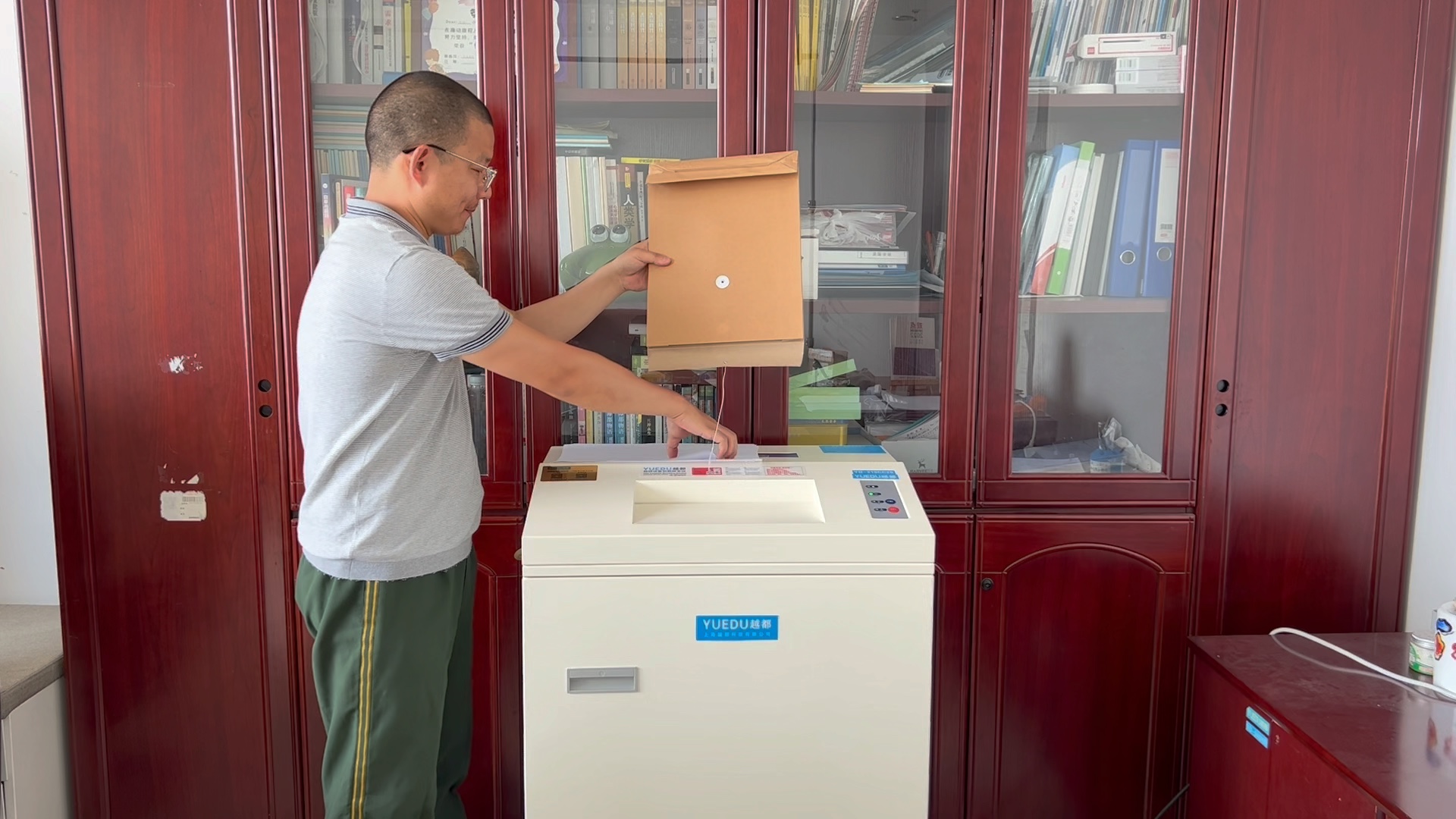 越都YD-310CC大型办公A3图纸碎纸机,粉碎A4和A3图纸和考试试卷 ...