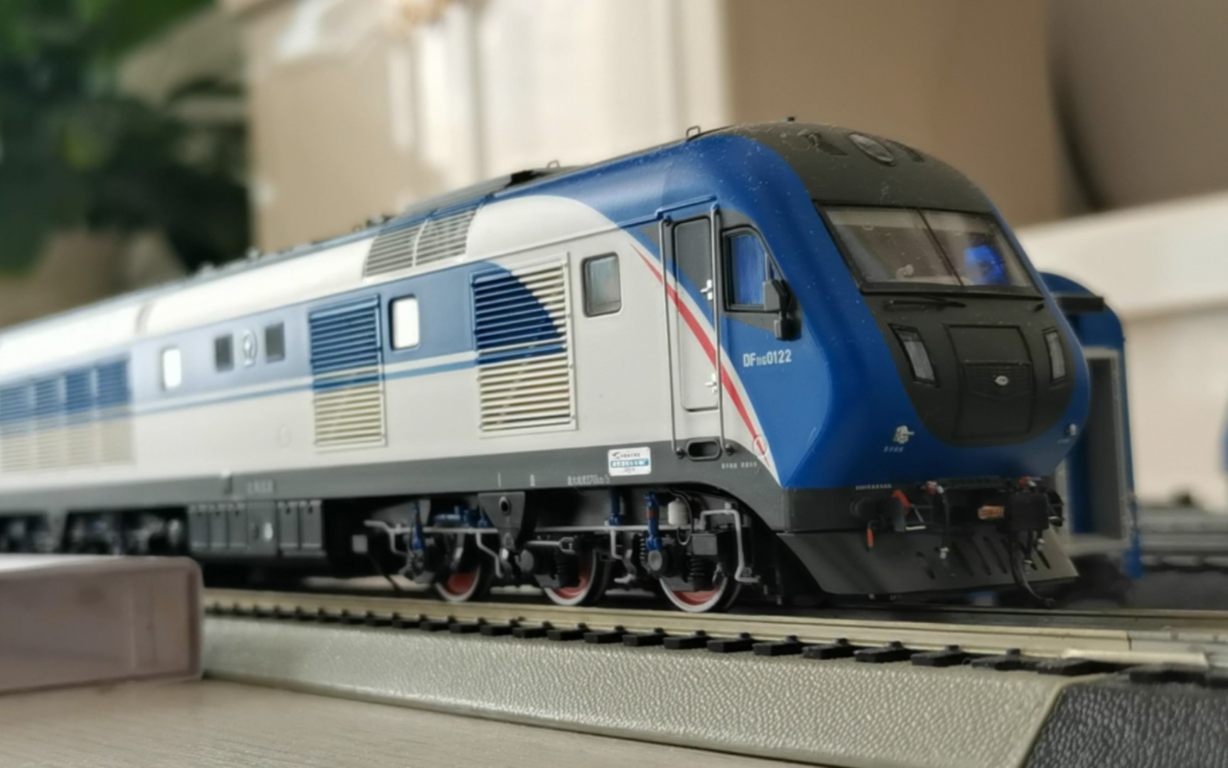 【火车模型】沈局沈段DF11G牵引直达特快列车星海站上行正线通过