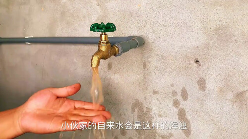 小伙用了两个饮水桶制作出一款过滤装置,你觉得可行吗?