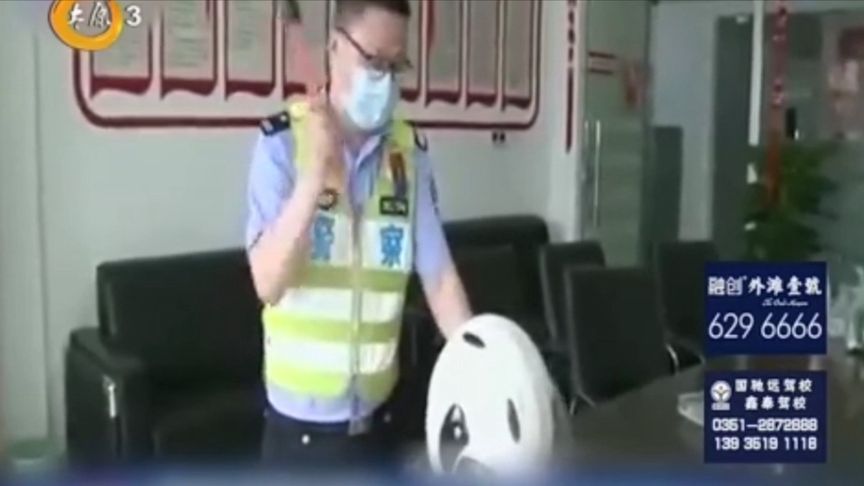 安全头盔佩戴有讲究,重庆交警拿西瓜做实验,提醒驾驶员注意安全