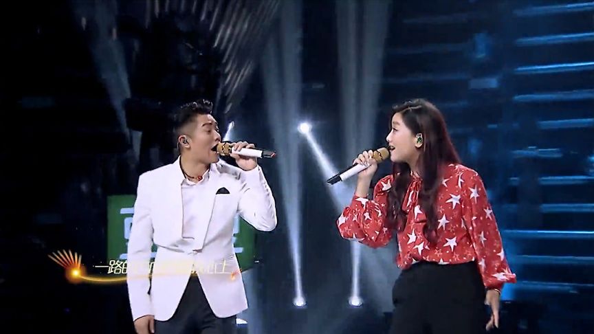 凤凰传奇当年有多火?看了这个现场之后,才知道实力真不是吹的!