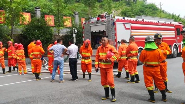 为了保障人民生命财产安全,消防队对各企业进行相关消防培训