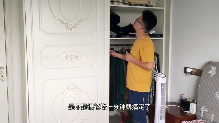 衣柜移门上滑轮松动,移门拉起来晃动有异响,教你一分钟轻松解决