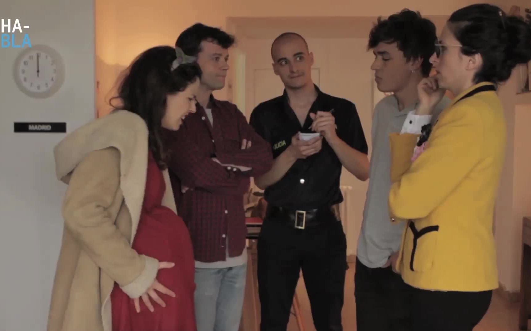 西语短剧|第二十七期跟着情景剧学西语 A2 描述人的特征