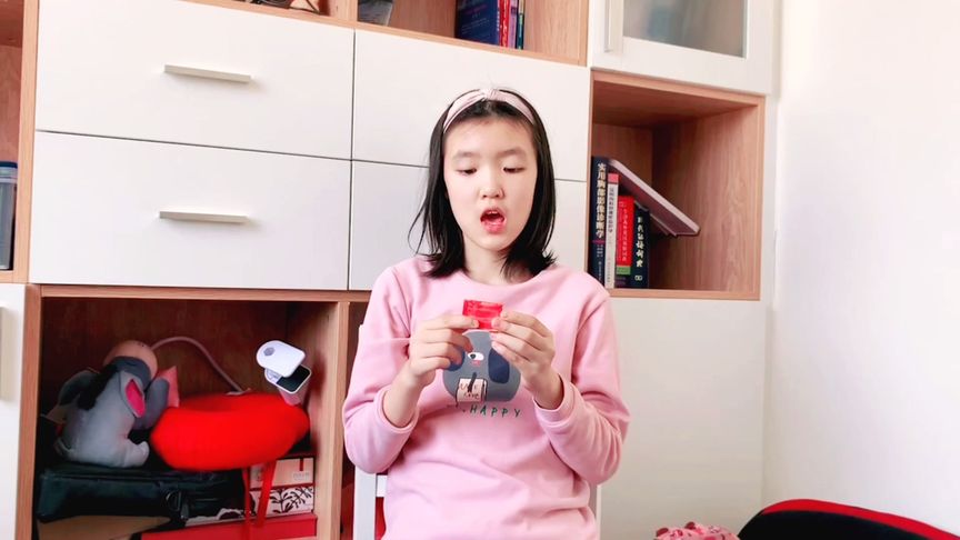 五年级小学生在家学习长方体 讲解长方体基本概念和计算公式