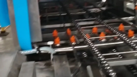 机械配件料箱清洗机,塑料油渍周转料箱清洗设备试机视频