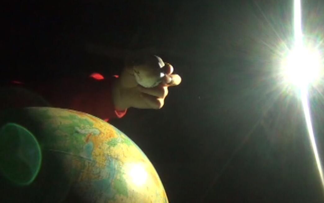 ...给学生讲明白吗?小学科学《月相变化》让学生模拟实验演示一次弄懂!