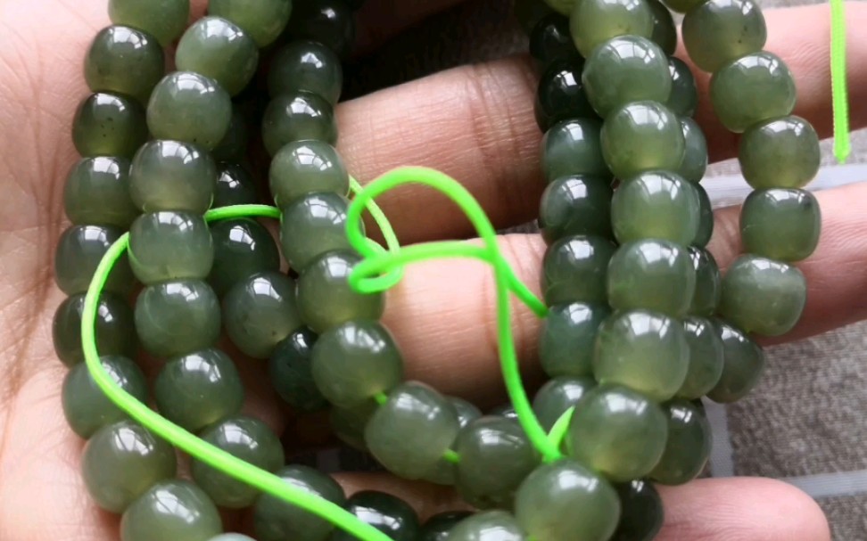 和田玉湖水绿108粒挂件绳,佛珠念珠,卡8,料子细腻水润,典型的青海料...