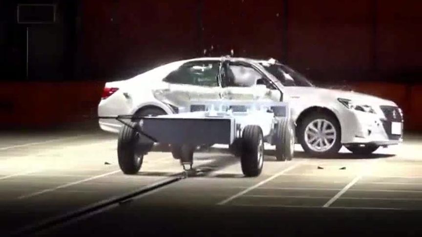 丰田皇冠碰撞测试 这个结果你们满意吗?