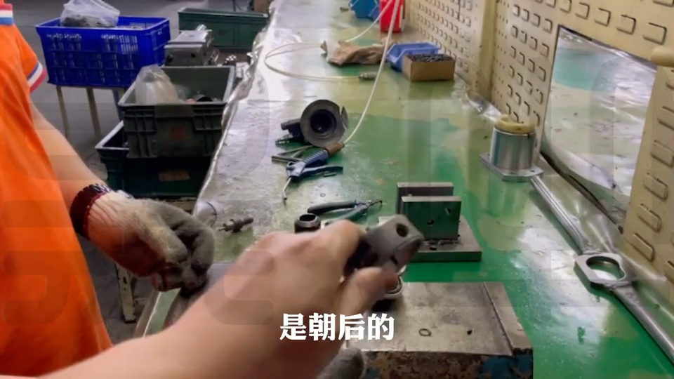 台湾黑牛气动工具教您:打磨机如何更换叶片