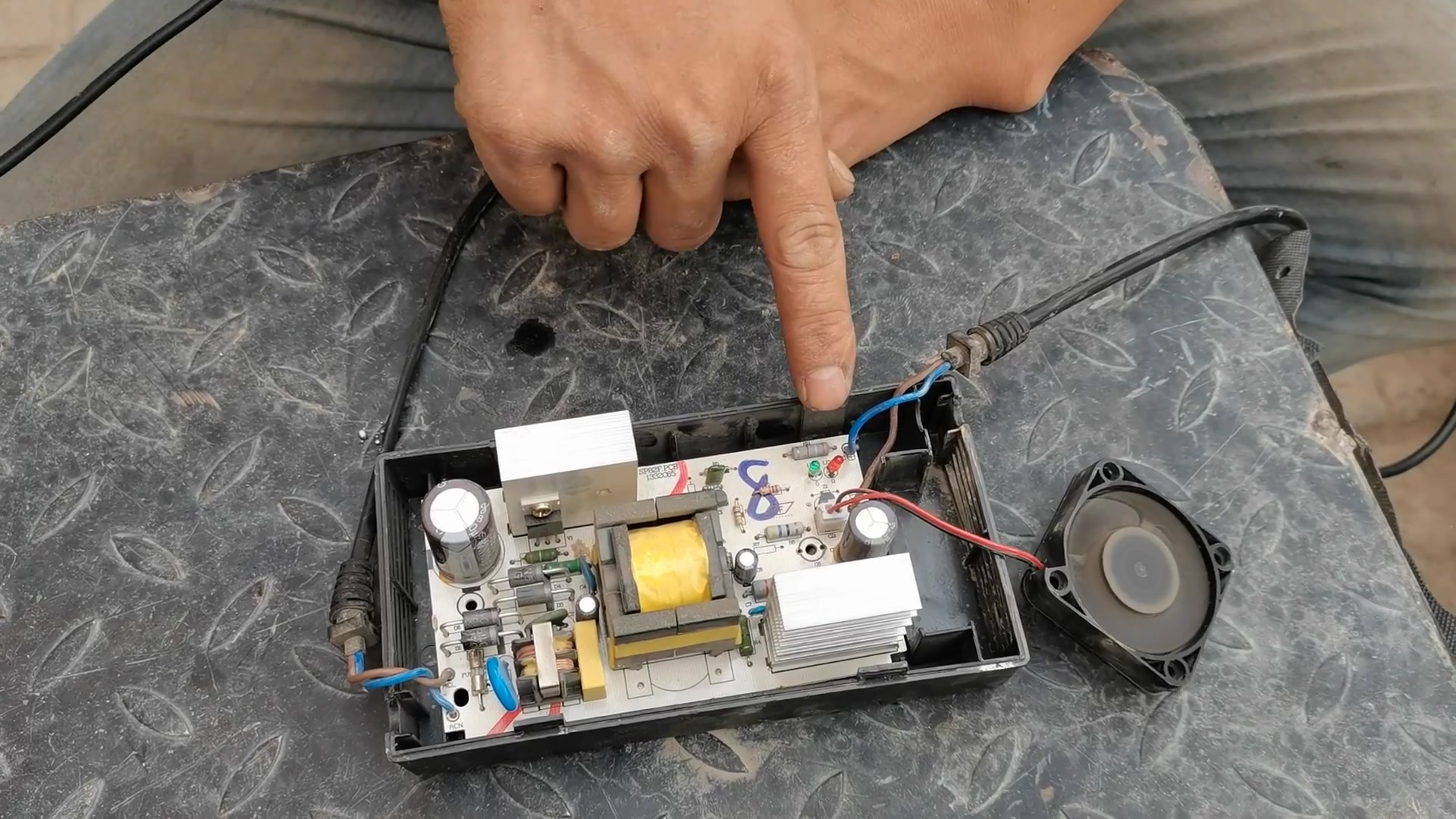 电动车充电灯不正常不亮怎么办?师傅教你自己在家维修好!