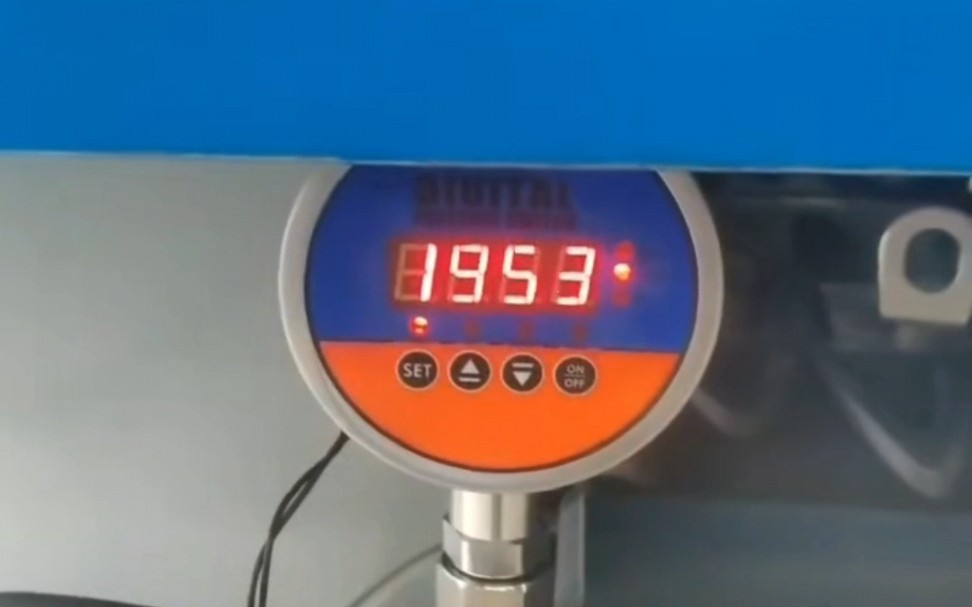 数显电接点压力表,应用于2500公斤的高压清洗机