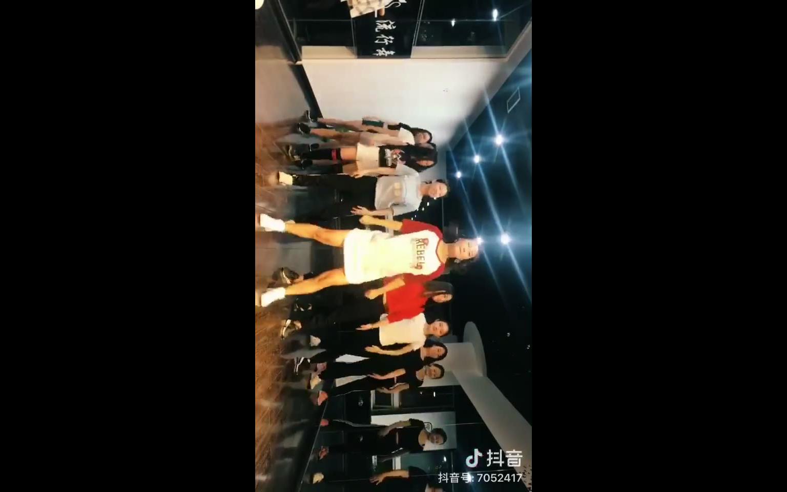 【MVP流行舞】来一段近期流行的拍灰舞吧~