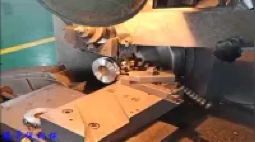 厂里的大师说他磨的白钢刀比钨钢刀好用,而且一天不用换刀,还不用...