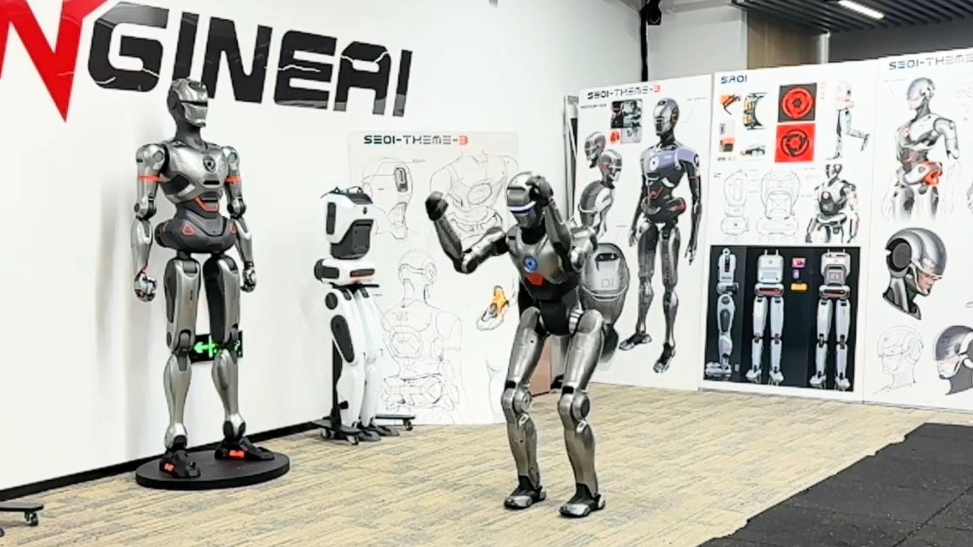 见证历史!全球首例!众擎机器人完成前空翻动作
