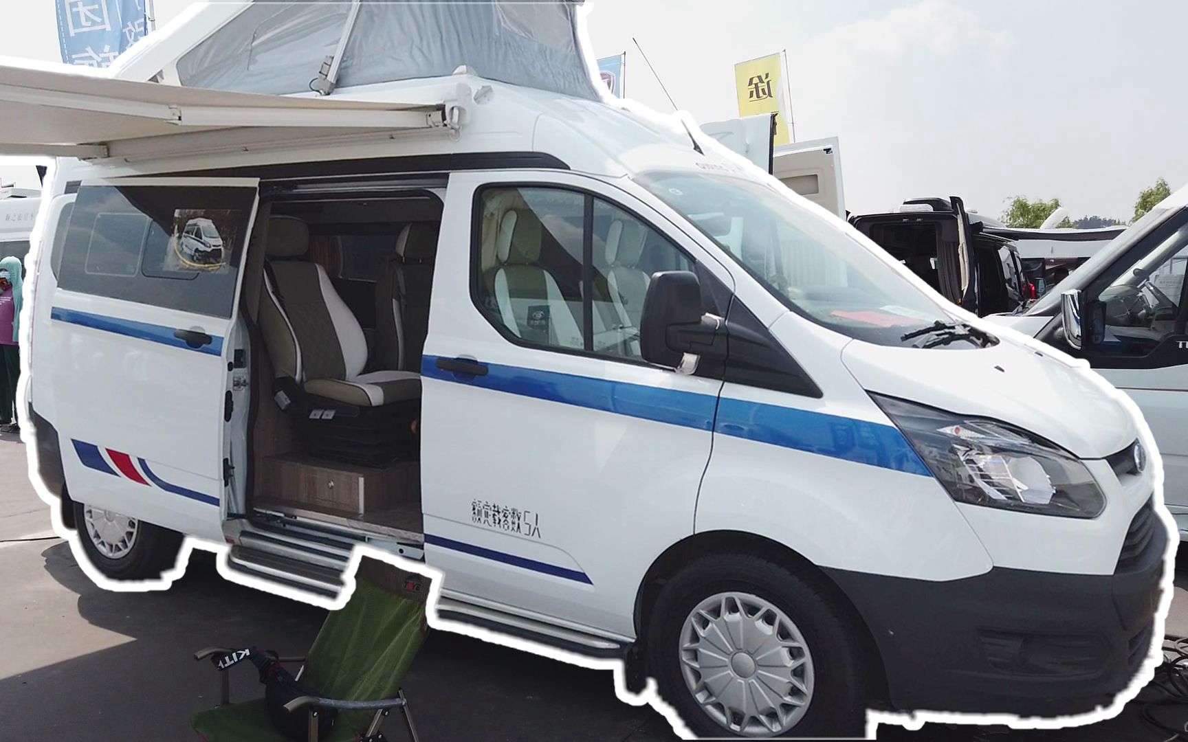 这款车适合上下班短途旅行,实拍齐星星运版FT2520新全顺B型升顶房车