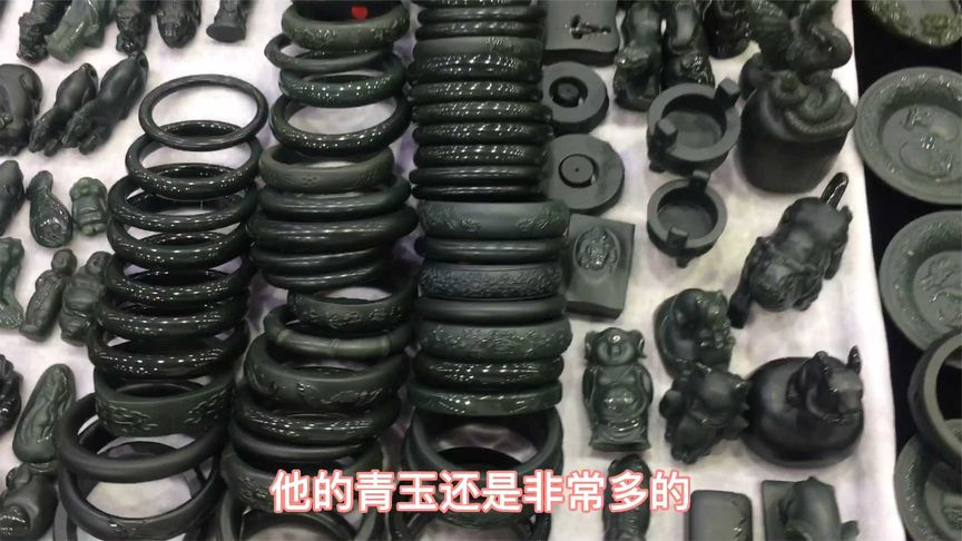 新疆和田玉青玉一细的镯子 雕刻荷花 料子细腻 抛光打磨漂亮