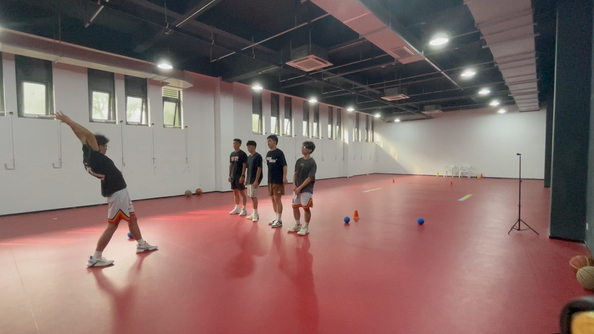双手头上前掷实心球仿学视频