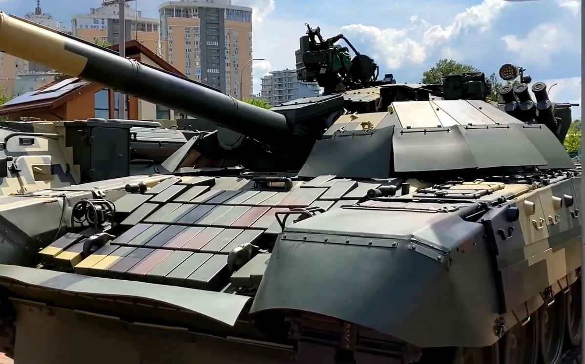 【乌克兰/基辅】“武器与安全”国际防务博览会 - T-72AMT主战坦克(...