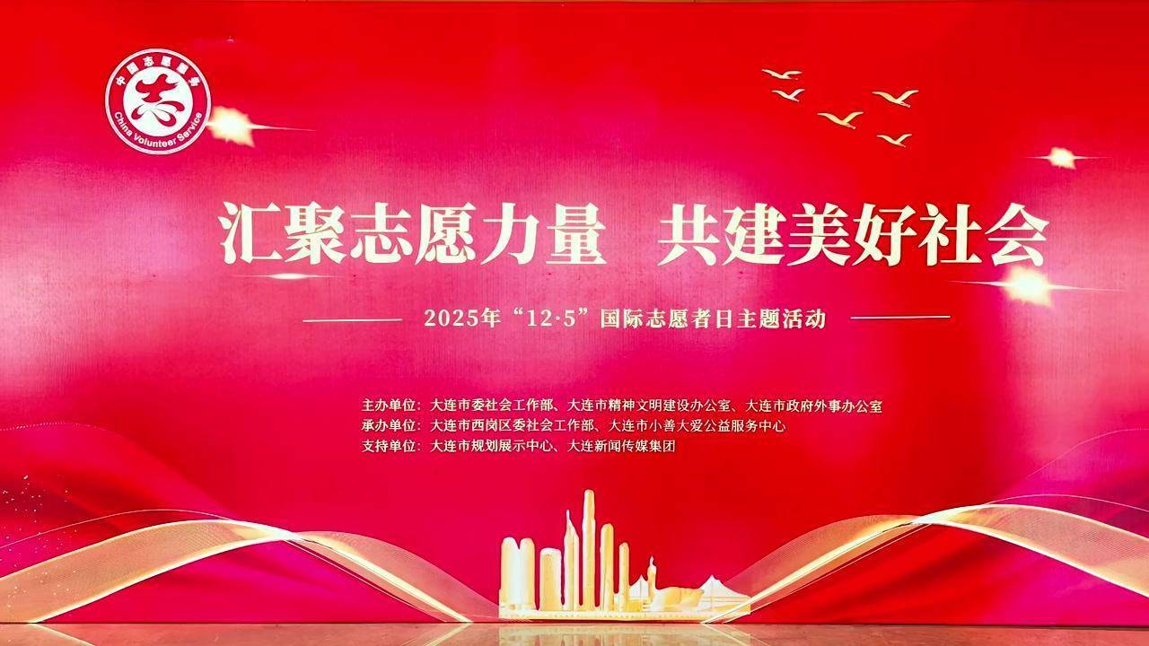 ...在连高校留学生代表,应急志愿服务组织代表,"小哥"志愿者代表参观了...