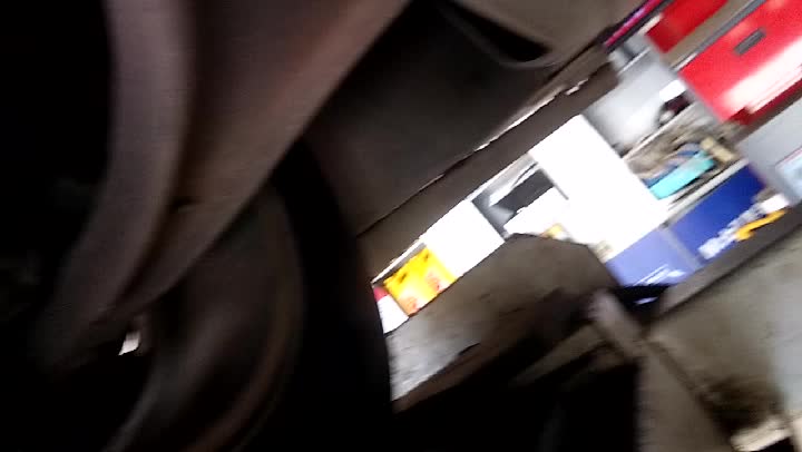 看车子是怎样调前轮的前束的!