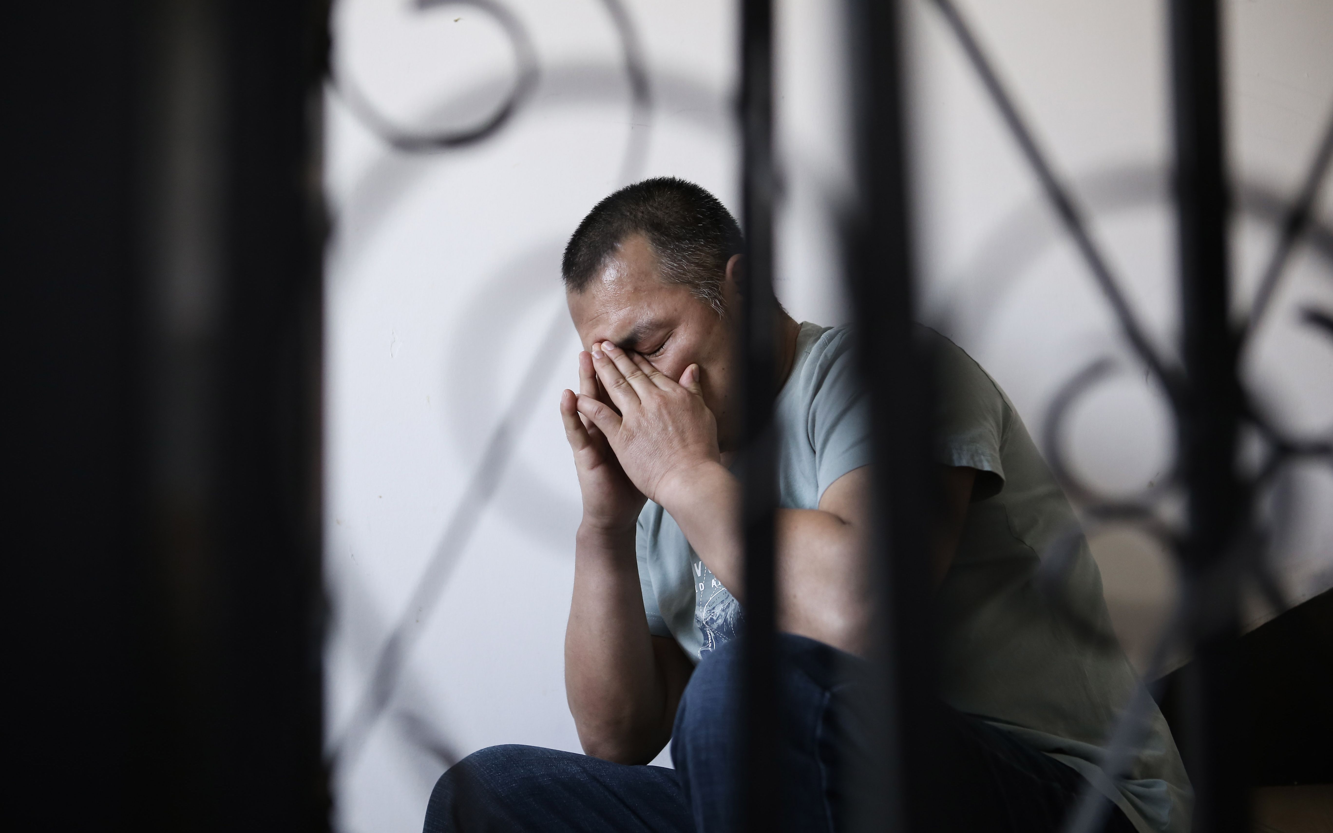 河北男子家中五人生病,三人已经去世,最大的心愿是拍一张全家福