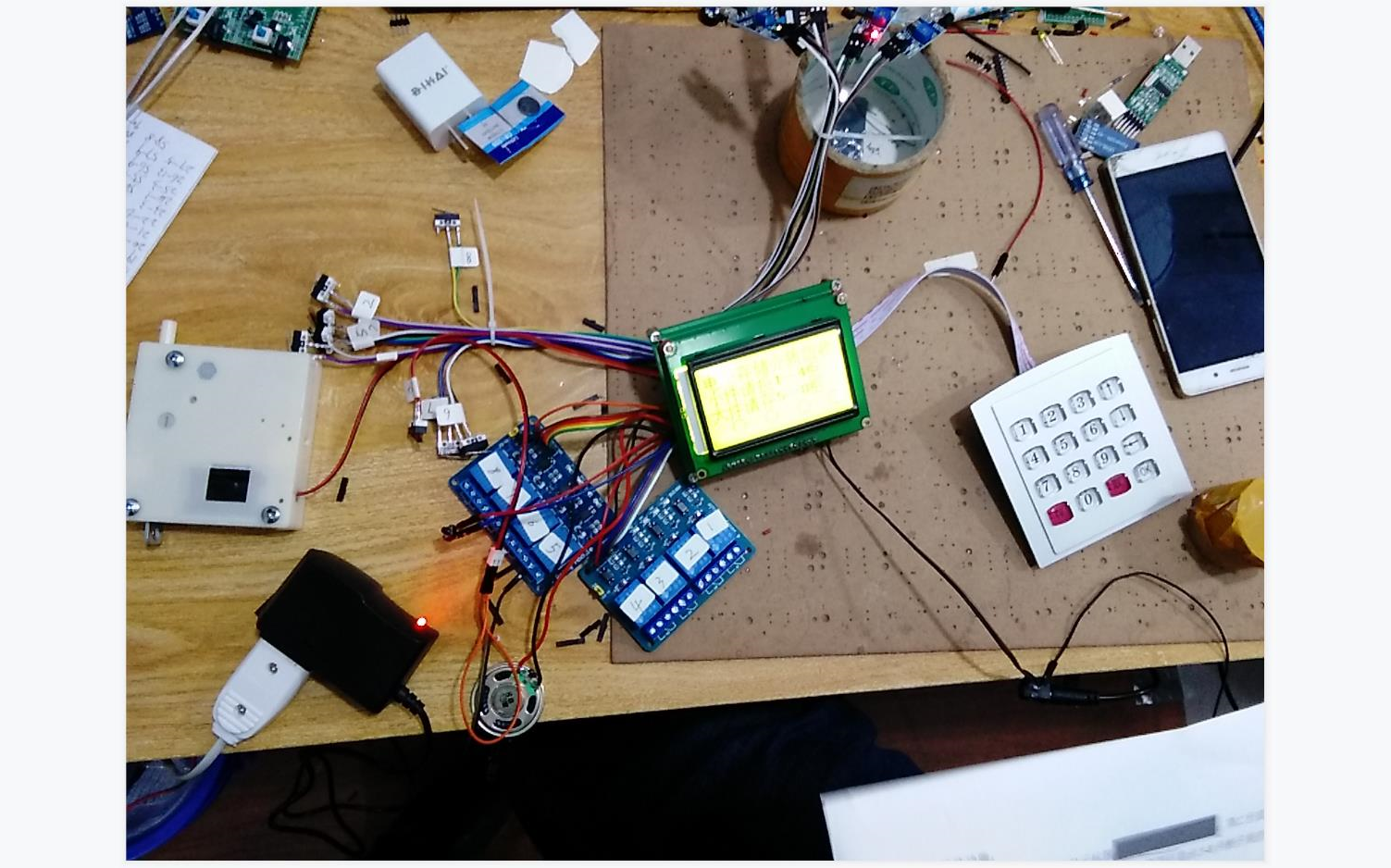 基于STM32单片机的智能校园外卖存取柜小区寄存柜快递柜设计储物柜...