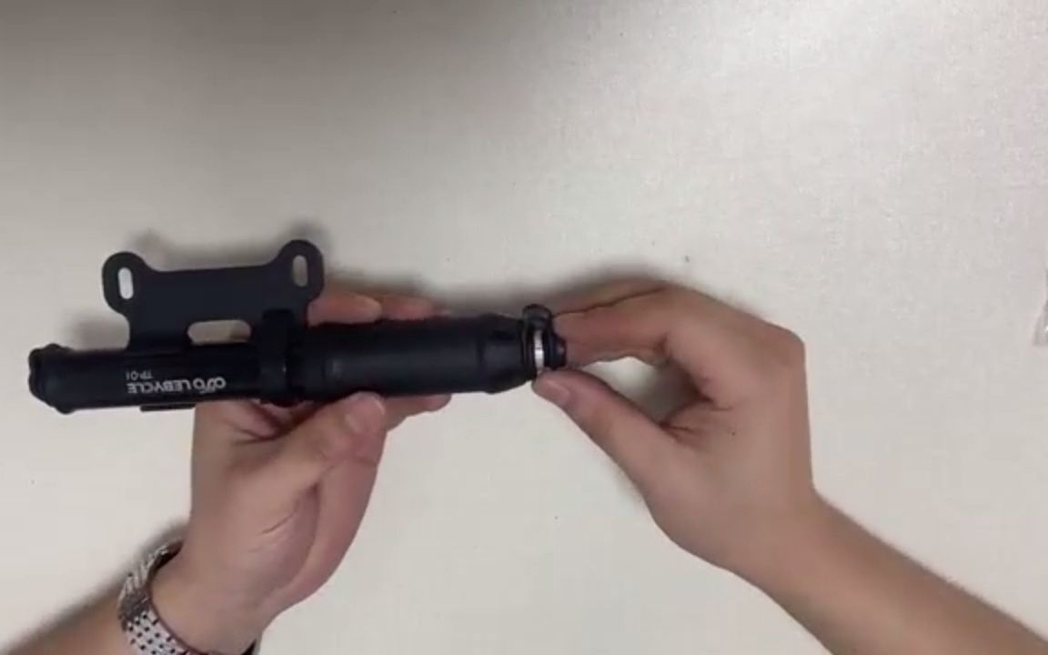 【便携打气筒使用教程】便携式打气筒使用方法