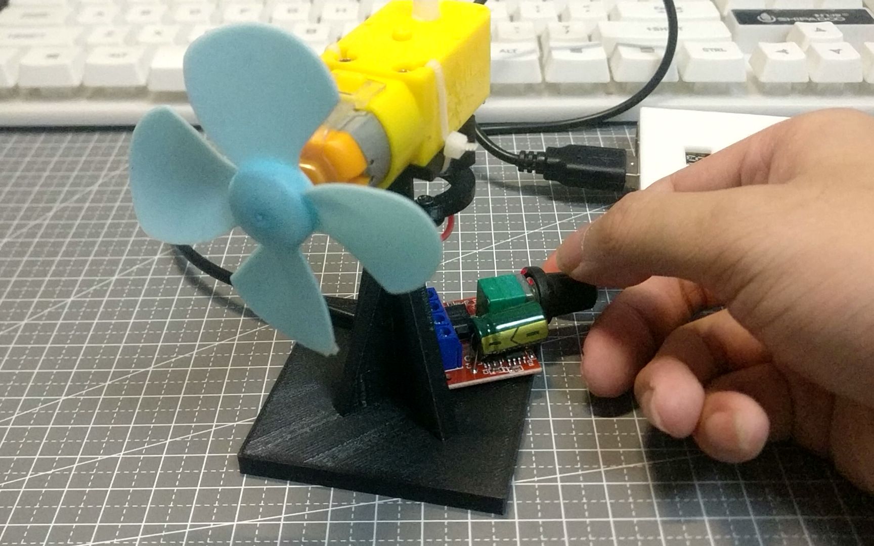 摇头风扇--高中通用技术作业