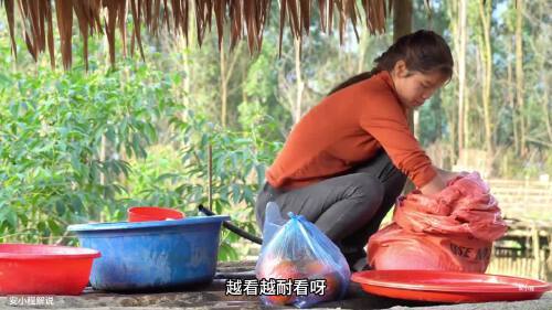 翠花制作彩色米饭过程,就为了挣钱买床单