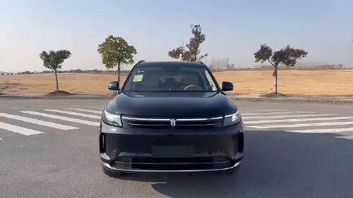 华为问界M7行政版实测:1.5T混动续航超1300公里,25万级豪华体验