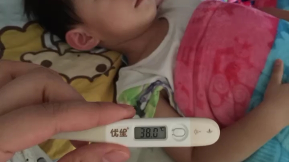 大量的白细胞会吞噬这些病毒,并杀死病毒。这时人的体温会升高,这是...