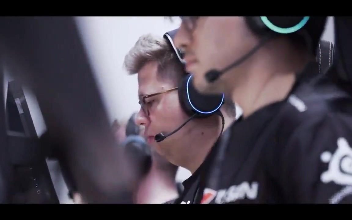 【中文】FaZeClan波兰集训vlog:屏幕之后