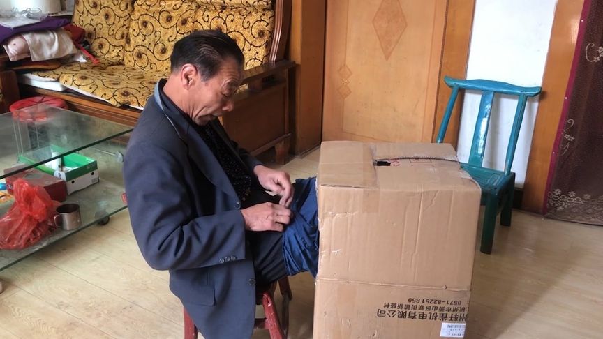在自己家做艾灸,艾条灸具自己制!