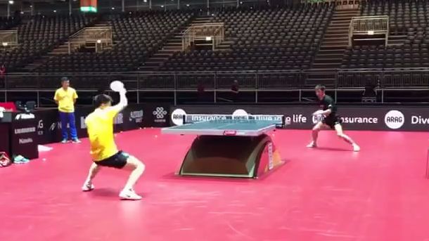 探访德国世乒赛训练 一起来看张继科vs樊振东对拉表演