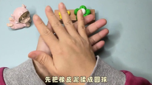 橡皮泥花朵简单做法,揉6个圆就能做朵简单又好看的小花